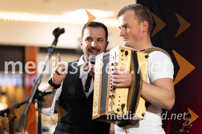 Mediaspeed - Slovo poletju s koncertom Ansambla Unikat v Citycentru Celje