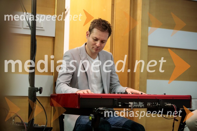 Mediaspeed - Neža Klančar in Peter John Stevens plavalca leta 2023