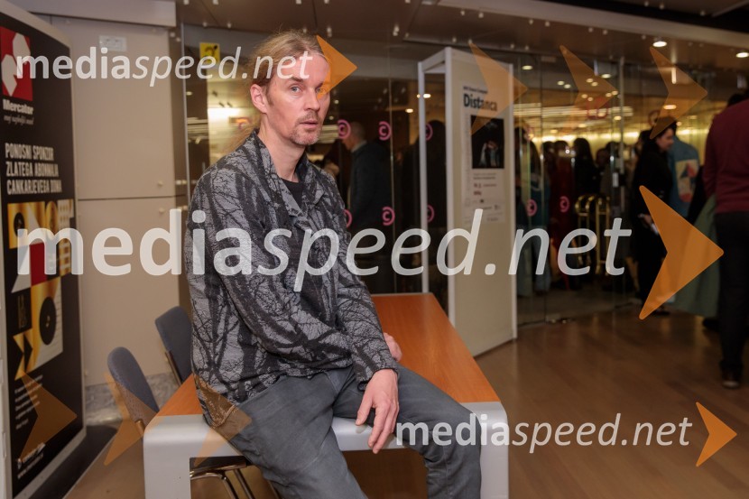 Mediaspeed - MN Dance Company: Distanca, plesna uprizoritev na odru ...