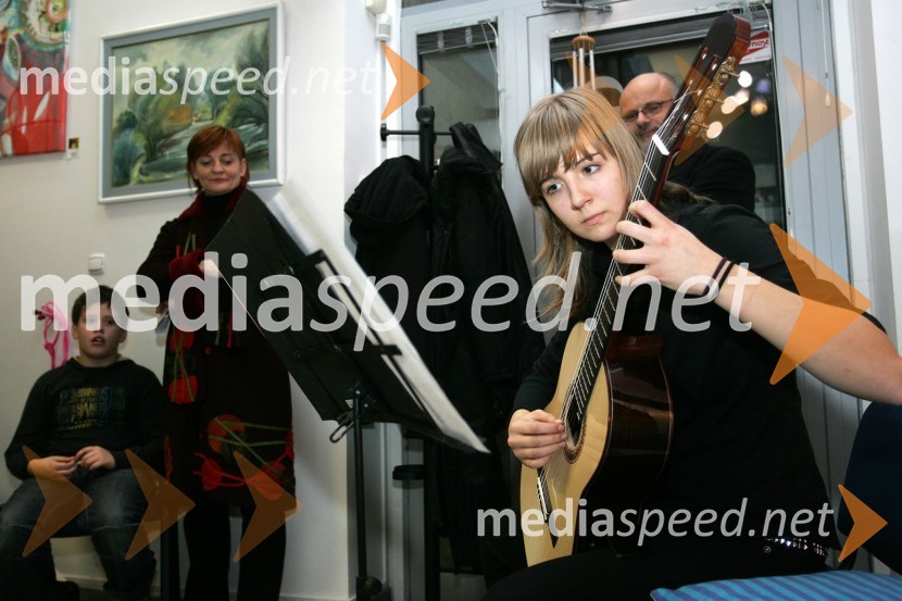 Mediaspeed - Galerija Petrina, odprtje razstave Rozine Šebetič