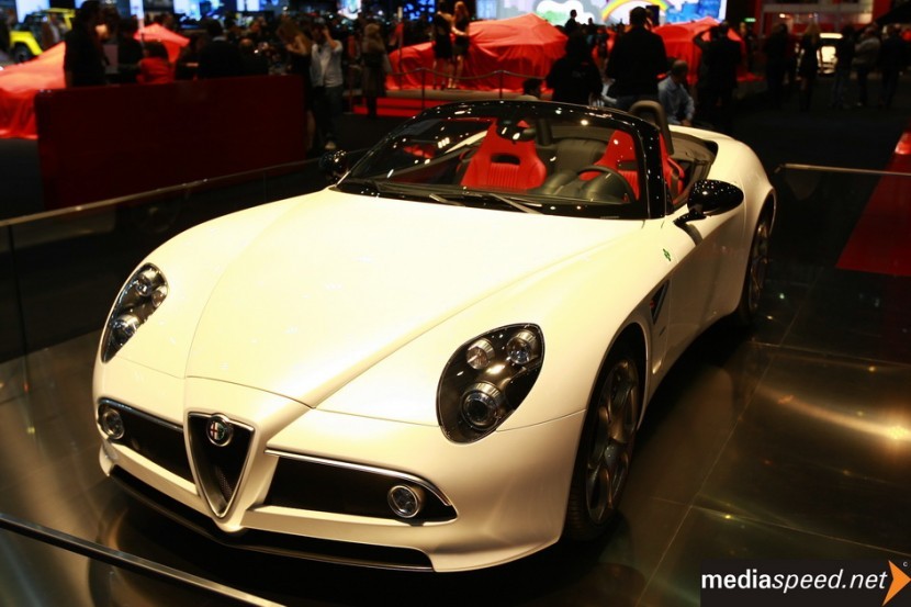 Mediaspeed - Alfa Romeo C8 convertible