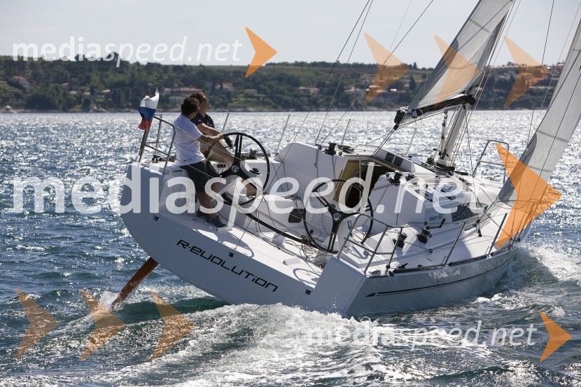 Mediaspeed - Elan 310 dobila naslednico: Jadrnico Elan 350 R-Evolution