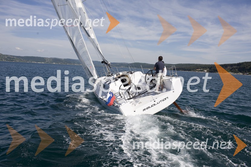 Mediaspeed - Elan 310 dobila naslednico: Jadrnico Elan 350 R-Evolution