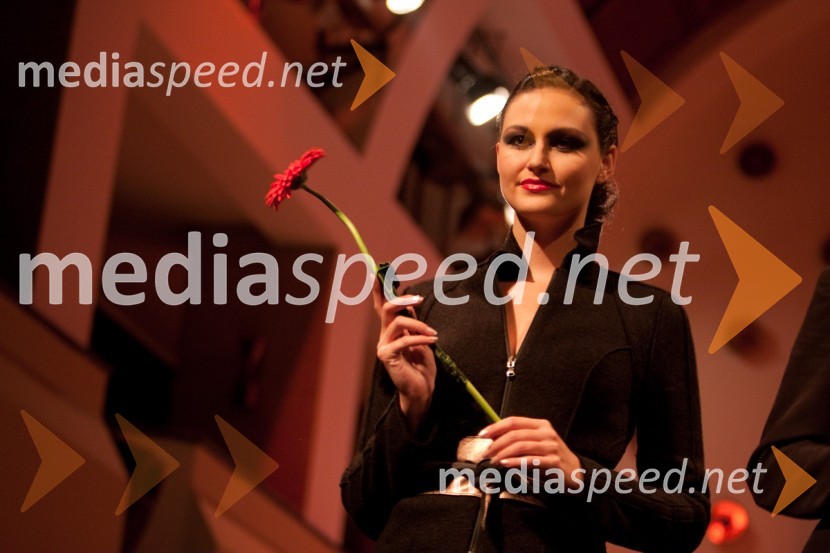 Mediaspeed - Mojca Beseničar, modna revija