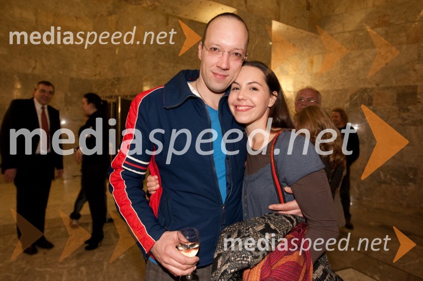 Mediaspeed - Sobica na vrhu stopnišča, premiera