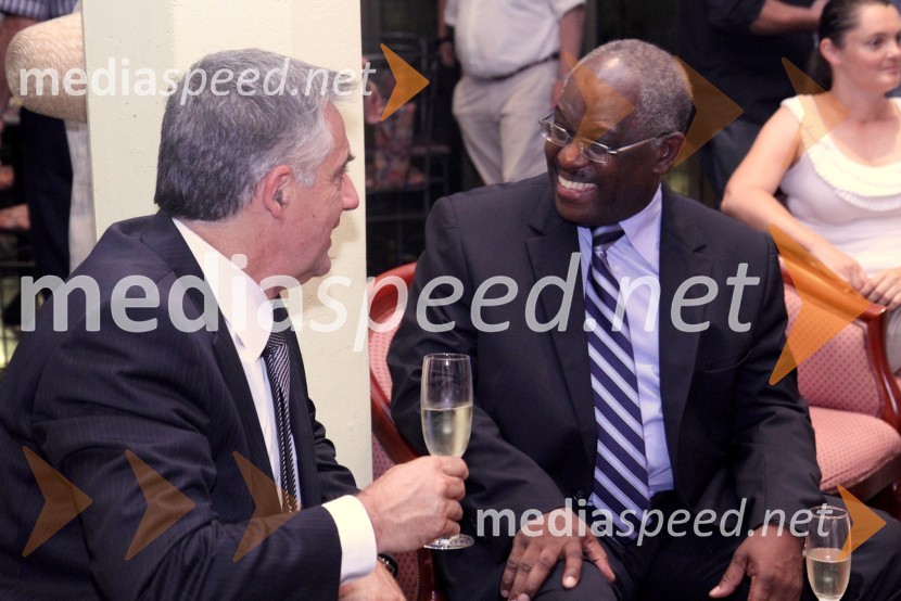 Mediaspeed - Potegnem črto - Avditorij 40 let