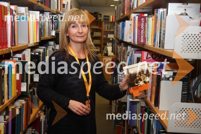Mediaspeed - Pisateljica Janja Vidmar v vlogi knjižničarke