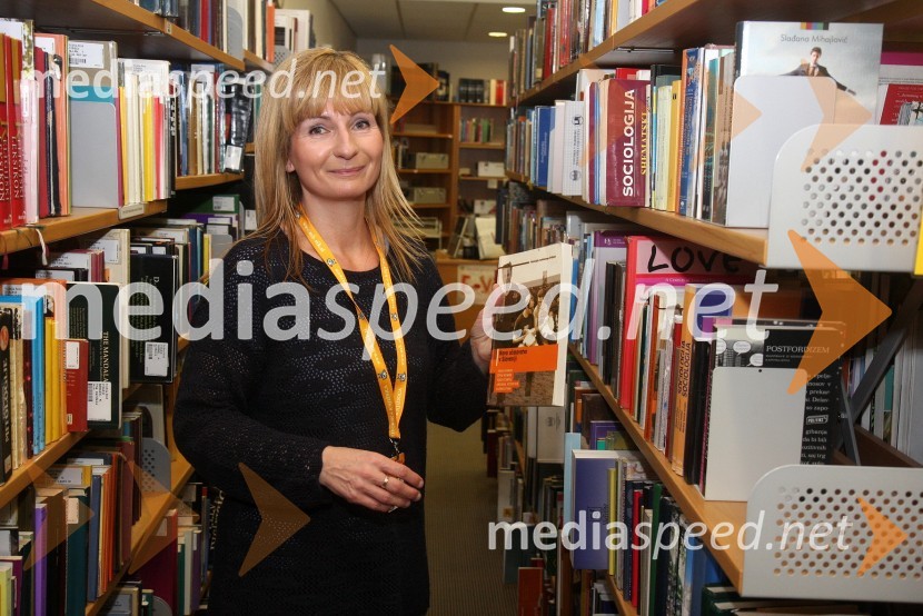 Mediaspeed - Pisateljica Janja Vidmar v vlogi knjižničarke
