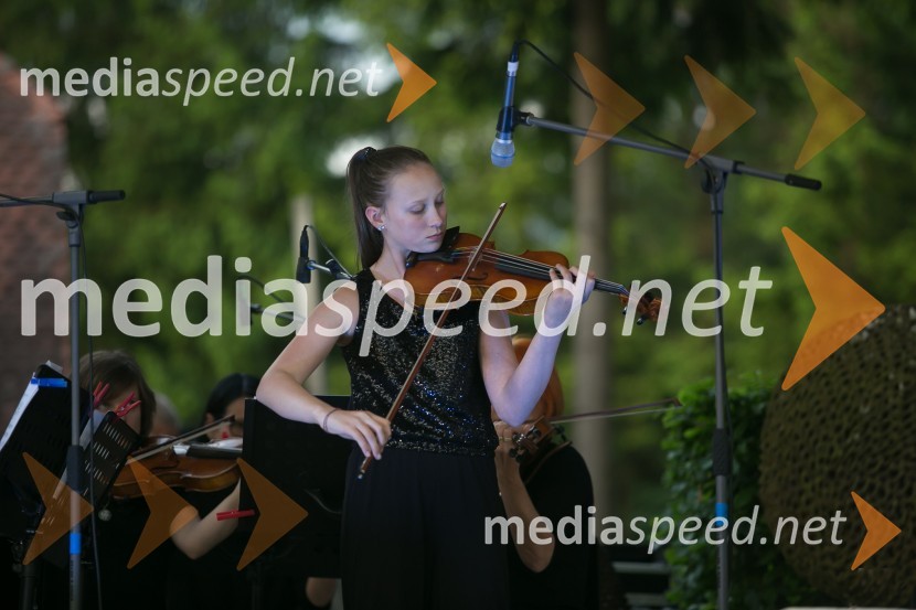 Mediaspeed - Rebeka Dremelj predstavila nov parfum