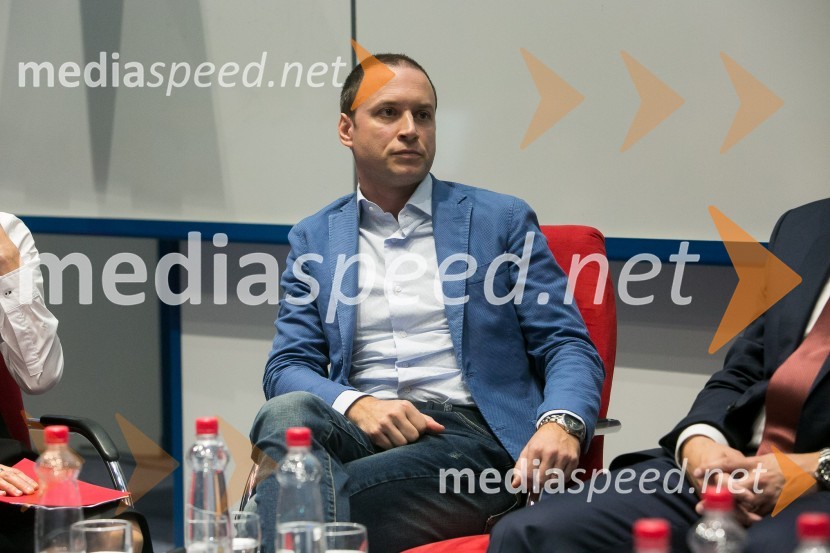 Mediaspeed - Od socialistične črne luknje do nevroekonomije, okrogla ...