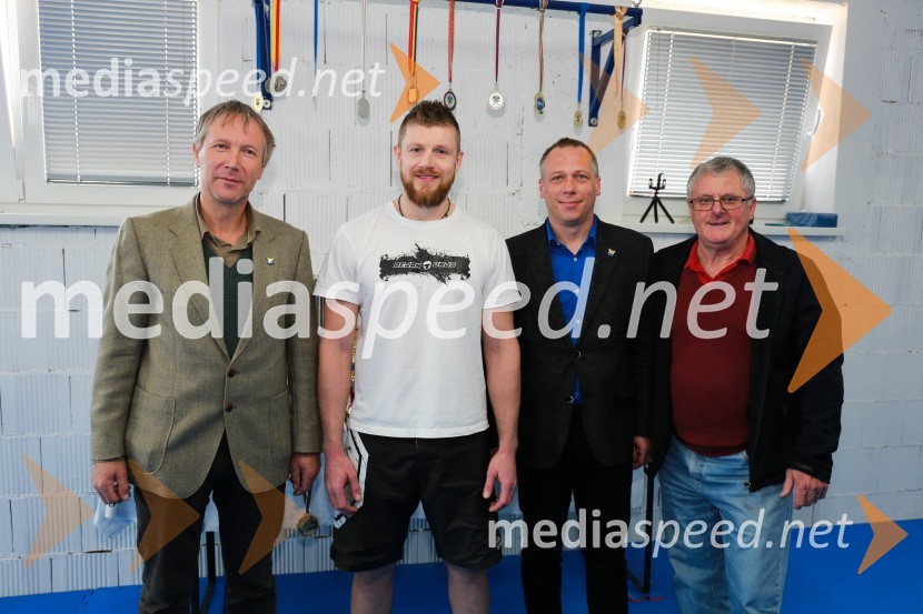 Mediaspeed - Svetovni prvak Dejan Vajs otvoril novo kickbox telovadnico