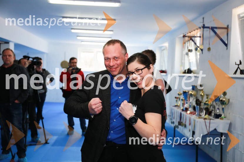 Mediaspeed - Svetovni prvak Dejan Vajs otvoril novo kickbox telovadnico