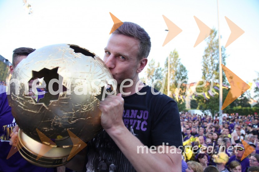 Mediaspeed - Vijol'čna sobota v Ljudskem vrtu