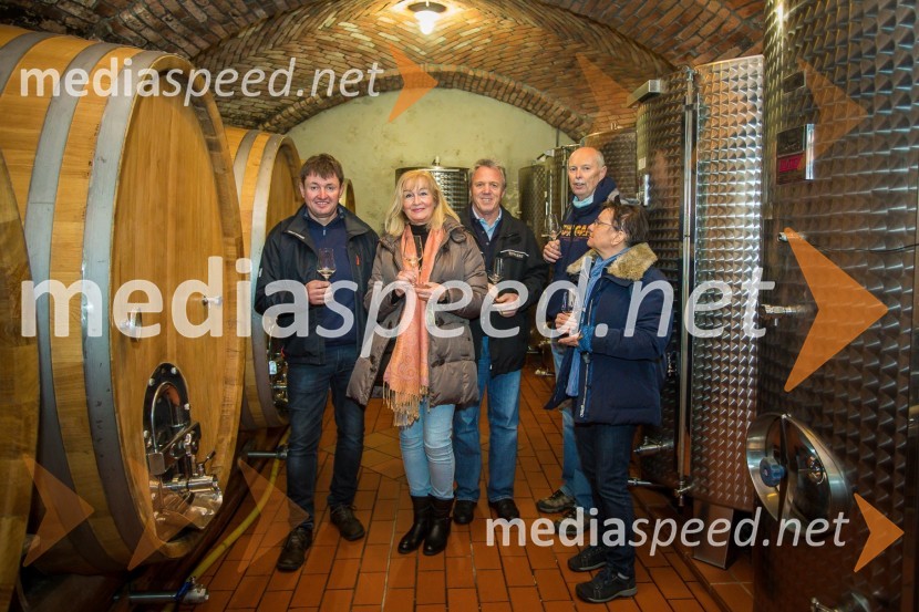 Mediaspeed - Obisk nagrajencev Slovenskih novic pri PUBEC vinarjih ...