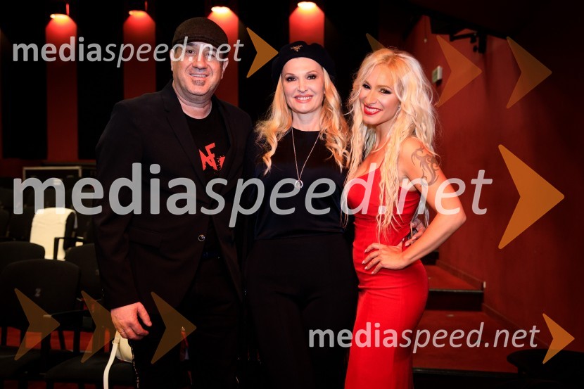 Mediaspeed - Alya navdušila v svoji dnevni sobi