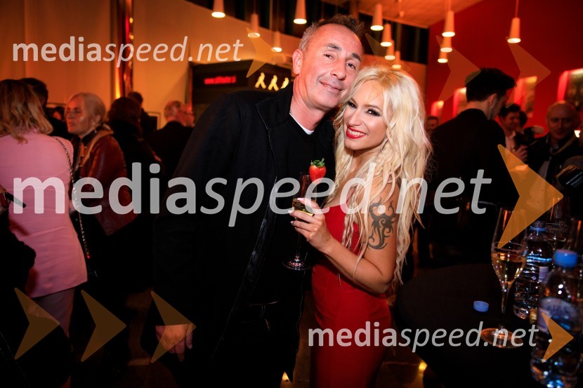 Mediaspeed - Alya navdušila v svoji dnevni sobi